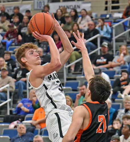 Sheldon's clutch plays lead Mandan over Dickinson