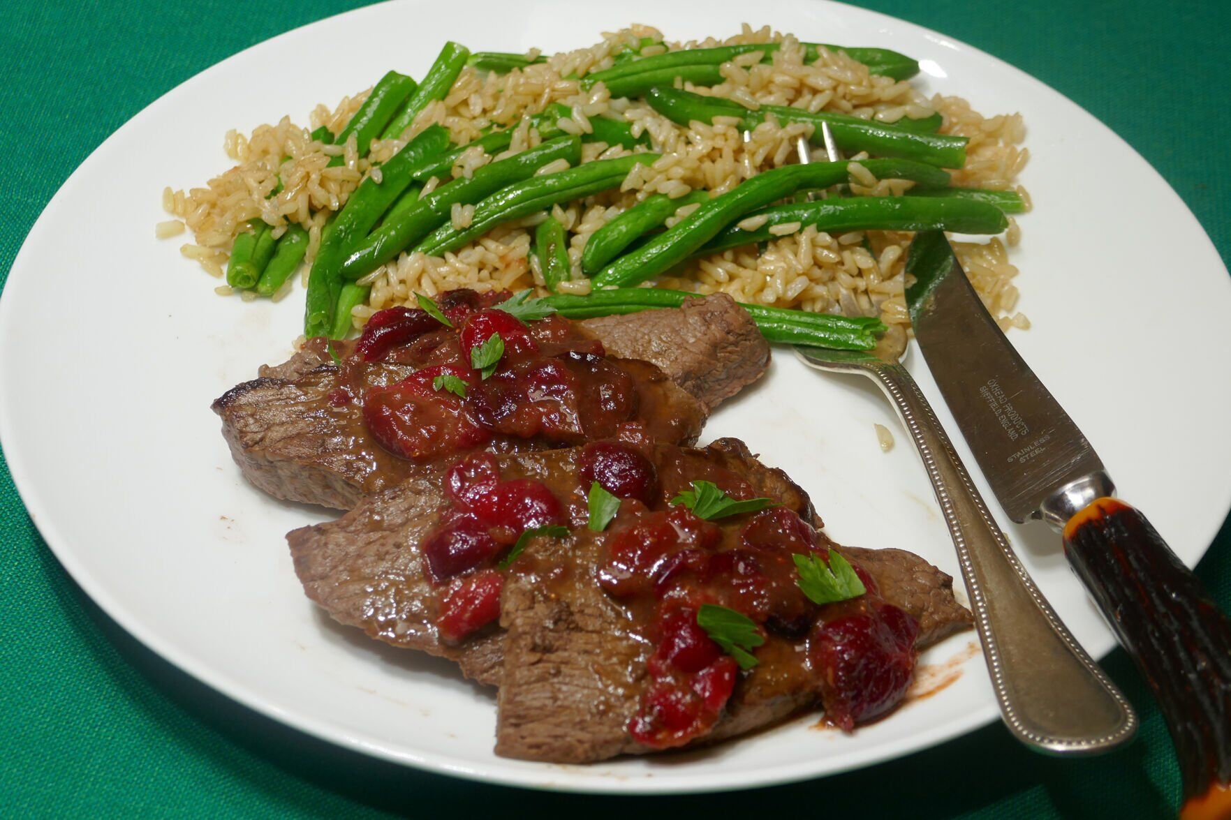 Quick Fix: Beef tenderloin with cranberry mustard sauce and green beans ...