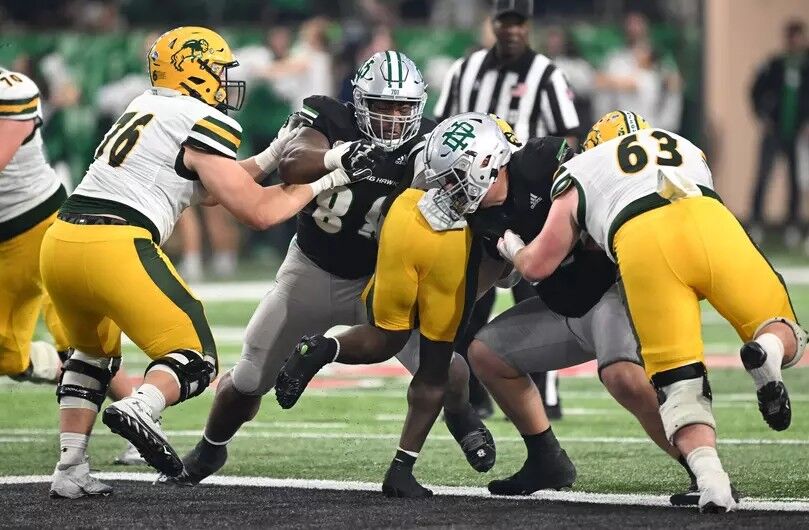 NDSU locks up Missouri Valley title with tight win over UND