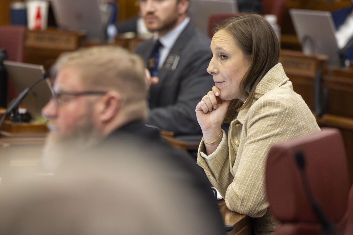 North Dakota lawmakers back cellphone ban bills