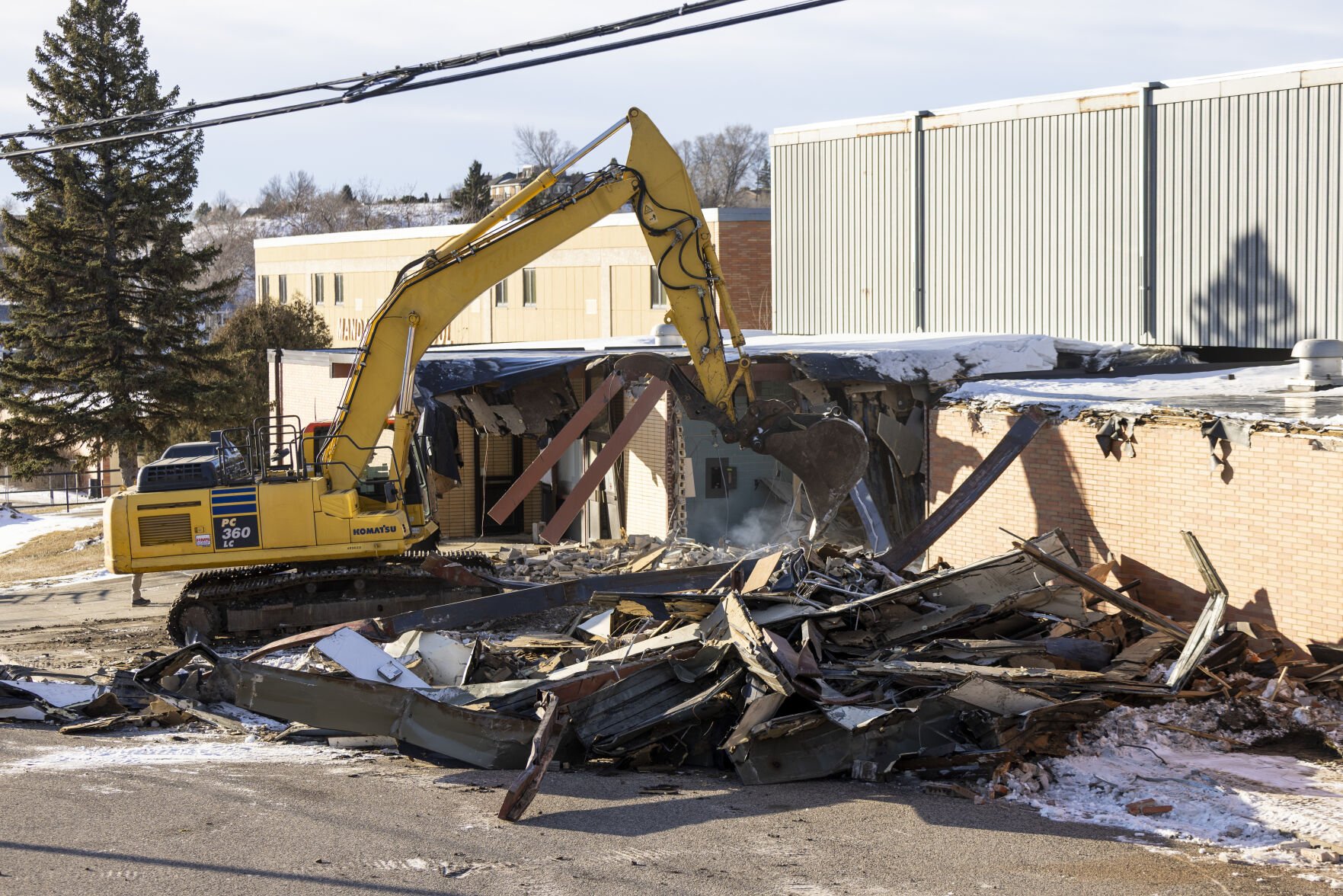 Former Mandan High site being torn down