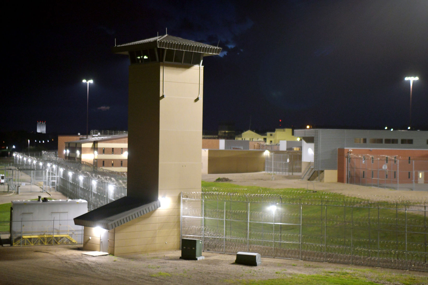 Ex-ND prison guard avoids prison time in contraband case