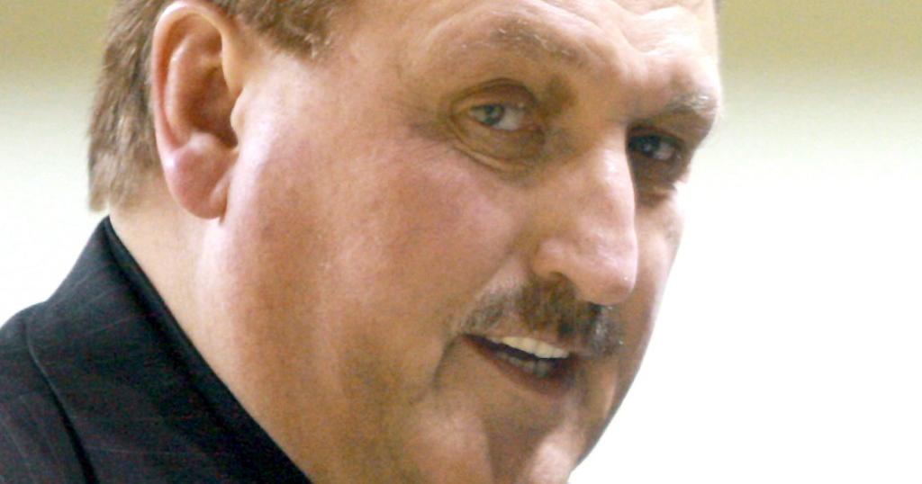 UND women's basketball coach Roebuck to retire after season
