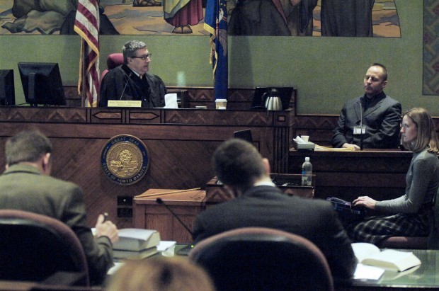 Albaugh told officer Unruh stabbed him, officer testifies in third day ...