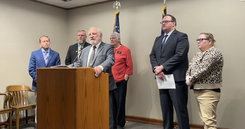 Call for mandatory reporting bill tied to Holmberg fails