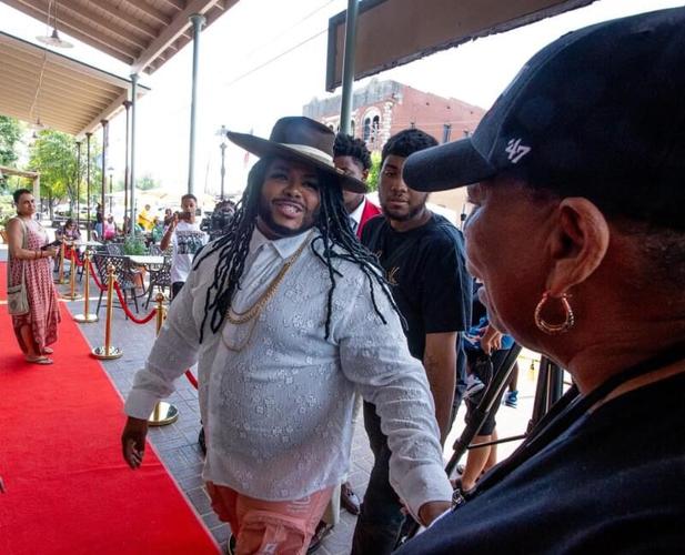 Asher HaVon returns home to celebrations, key to the city, photo ...