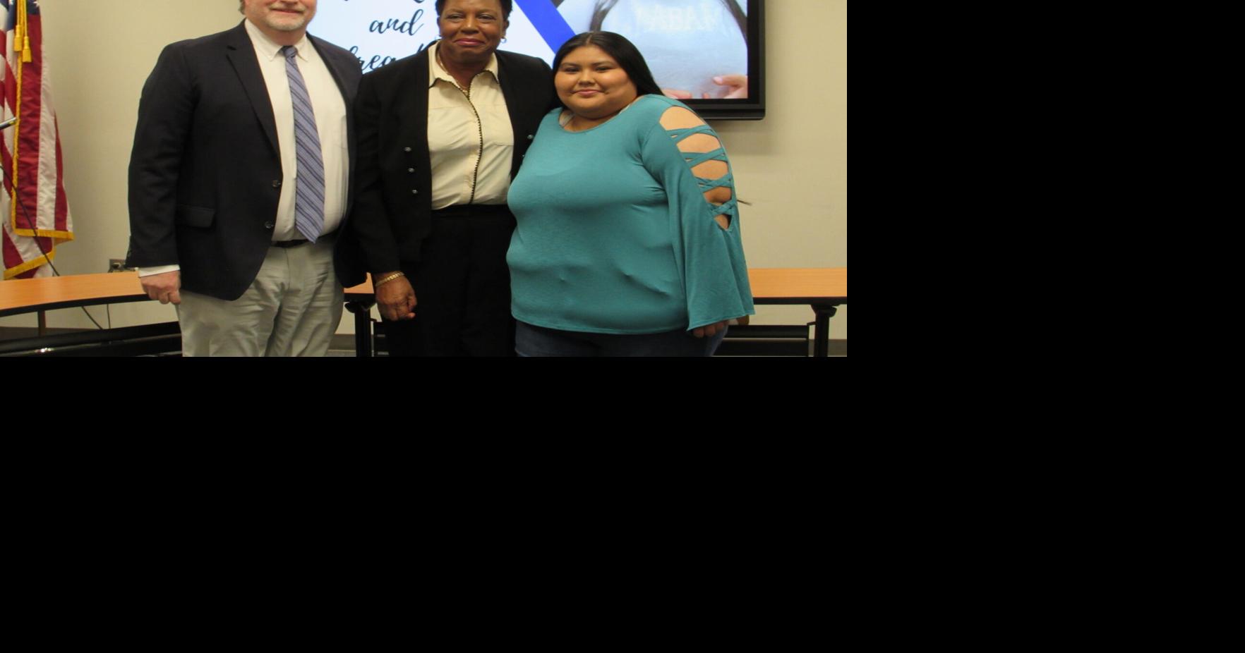 Demopolis school board honors Teacher of the Year finalists, senior who ...