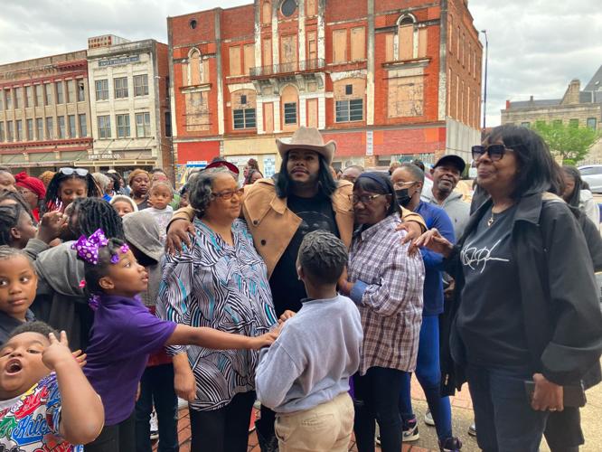 The Voice contestant Asher HaVon gets surprise banner at Selma City ...
