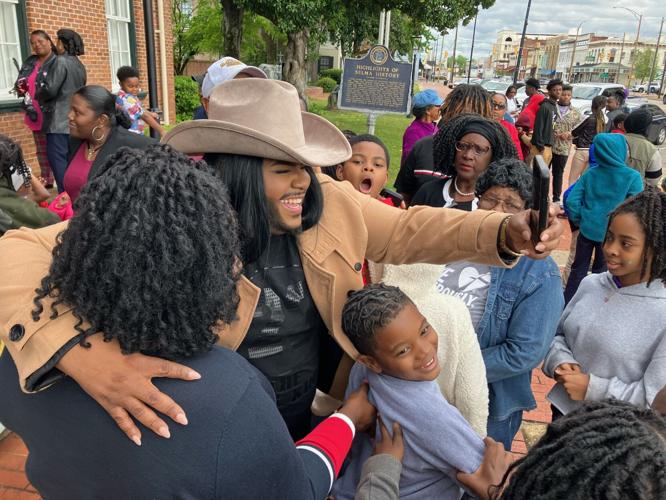 The Voice contestant Asher HaVon gets surprise banner at Selma City ...