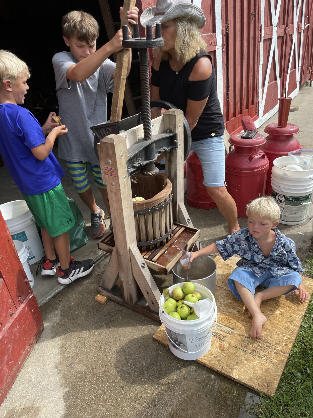 Making apple cider the old-fashioned way | Columnists ...