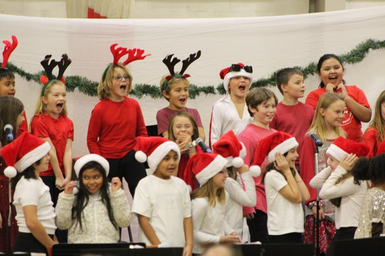 Singing and strumming in the holidays | News | blockislandtimes.com