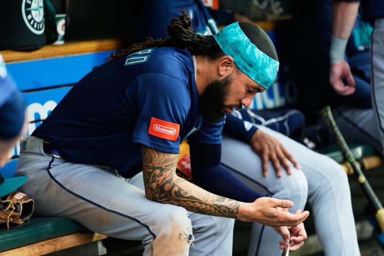 Mariners place shortstop J.P. Crawford on injured list with right hand ...