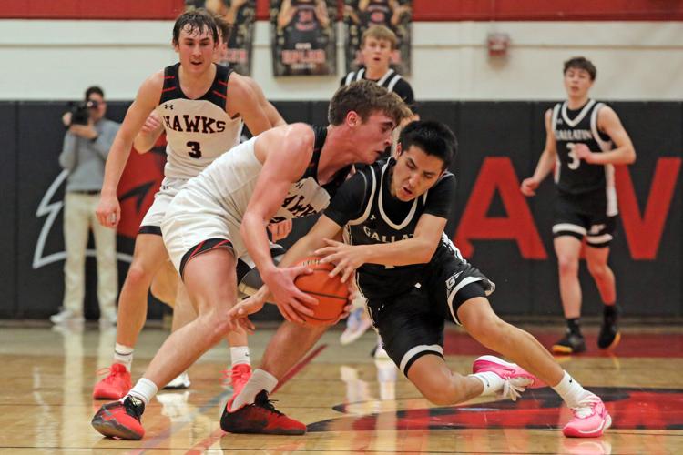 Bozeman boys stay undefeated, overcome foul trouble in win over ...