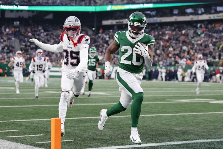 Jets' Breece Hall questionable for season finale against Bills, Isaiah ...