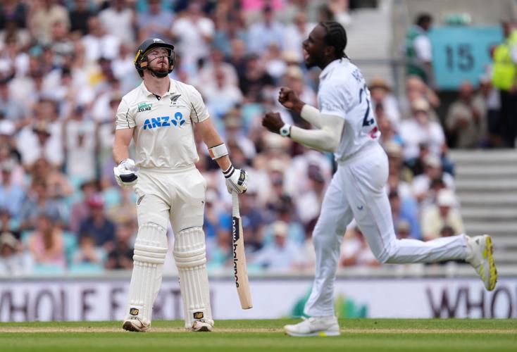 Mitchell steadies New Zealand as the lead swells to 445 against England ...