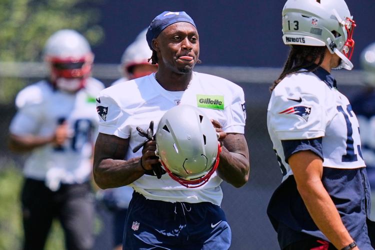 A.J. Brown in 'awe' to join childhood favorite Patriots, declines to ...