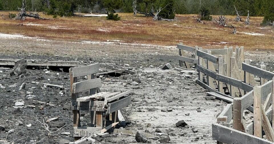Yellowstone eruption destroys boardwalk and sends tourists fleeing; no ...