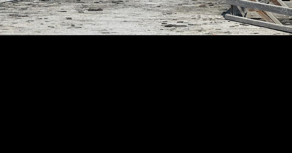 Yellowstone eruption destroys boardwalk and sends tourists fleeing; no ...