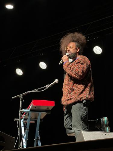Reggie Watts finds humor in everyday absurdity | Ruckus ...