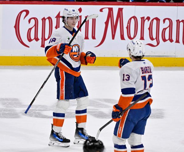 Lowry, Connor each have goal and assist as Jets beat Islanders 5-4 for ...