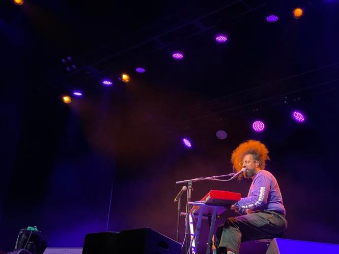 Reggie Watts finds humor in everyday absurdity | Ruckus ...