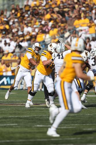 Former Wyoming quarterback Sean Chambers commits to Montana State ...