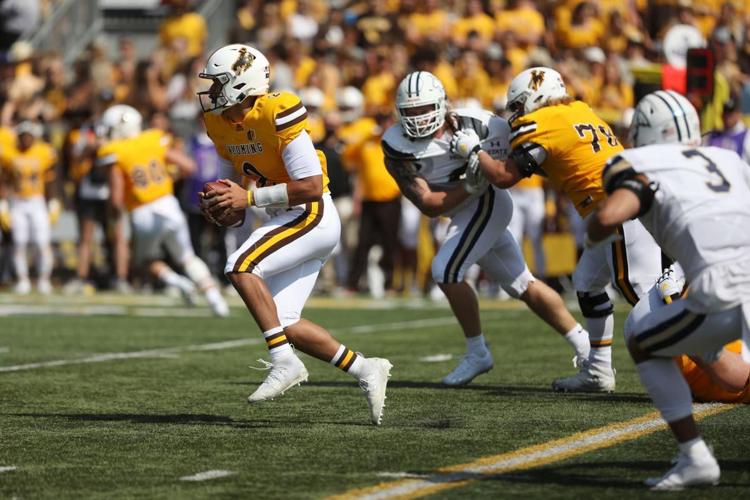 Former Wyoming quarterback Sean Chambers commits to Montana State ...