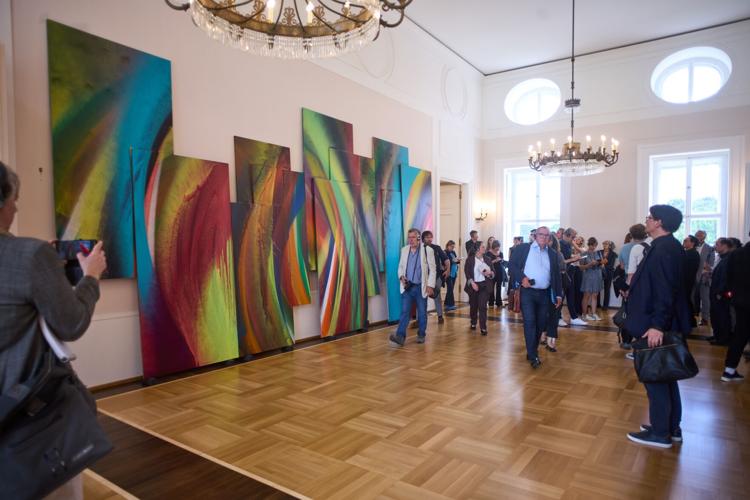Pop-up art show takes over German president's residence before ...