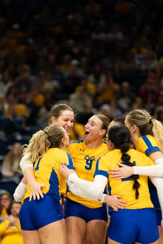 Montana State volleyball qualifies for Big Sky Tournament with sweep of ...
