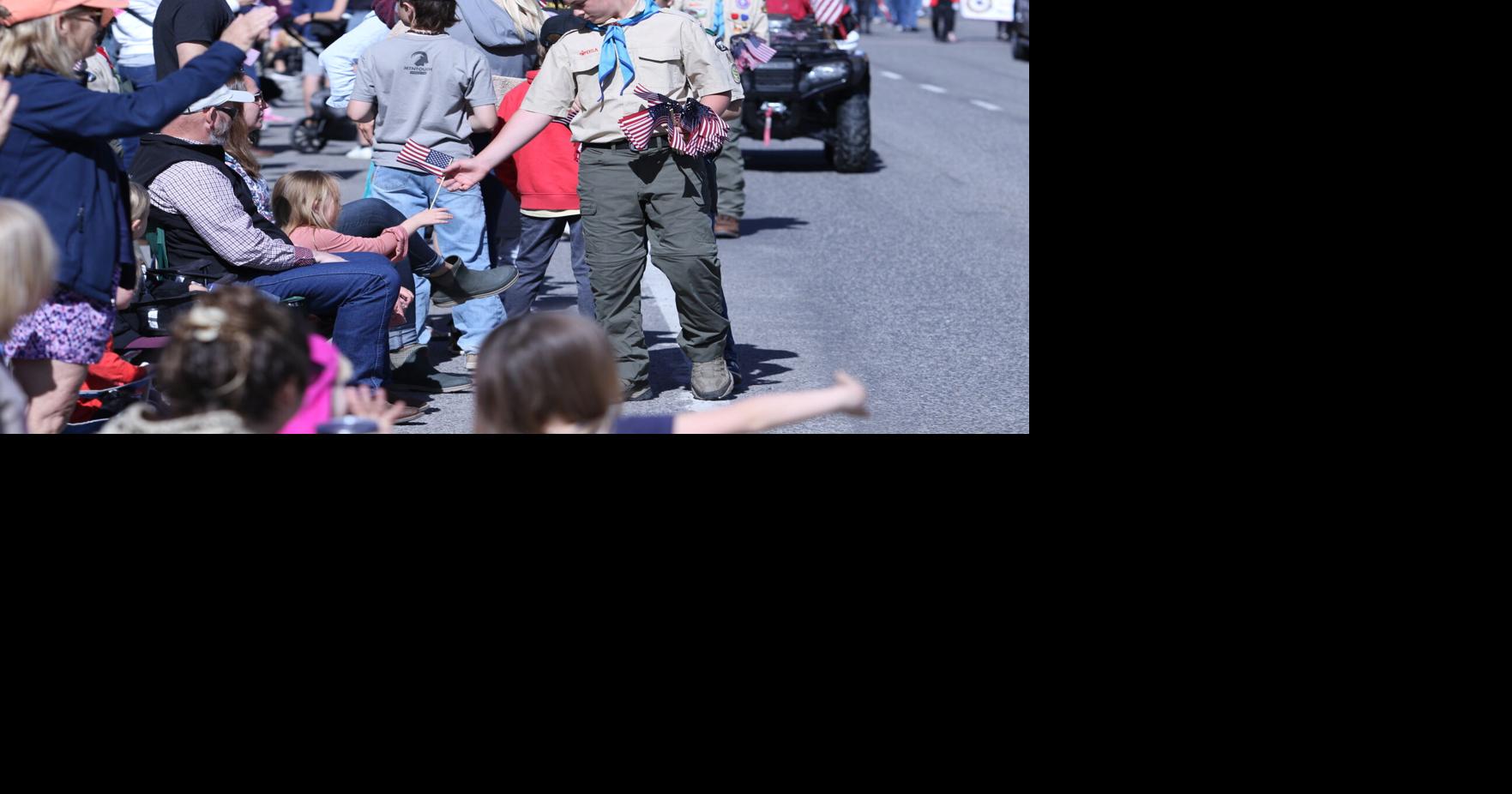 Honoring sacrifice: Hundreds turn out for annual Memorial Day parade ...