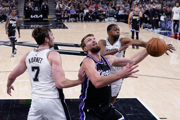 Kings' Domantas Sabonis has partial meniscus tear and is expected to miss at least a month ...