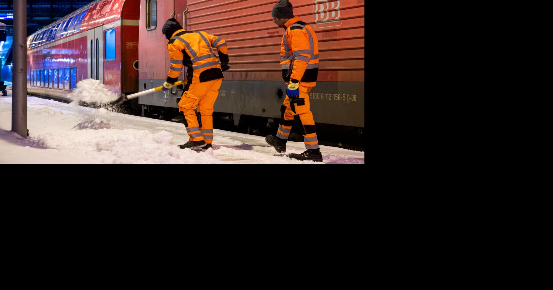 Leverkusen's Bundesliga game at Hamburg postponed over stadium roof ...