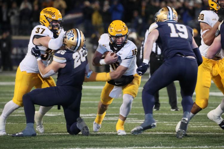 No. 1 Montana State rides second-quarter wave in FCS quarterfinal win ...