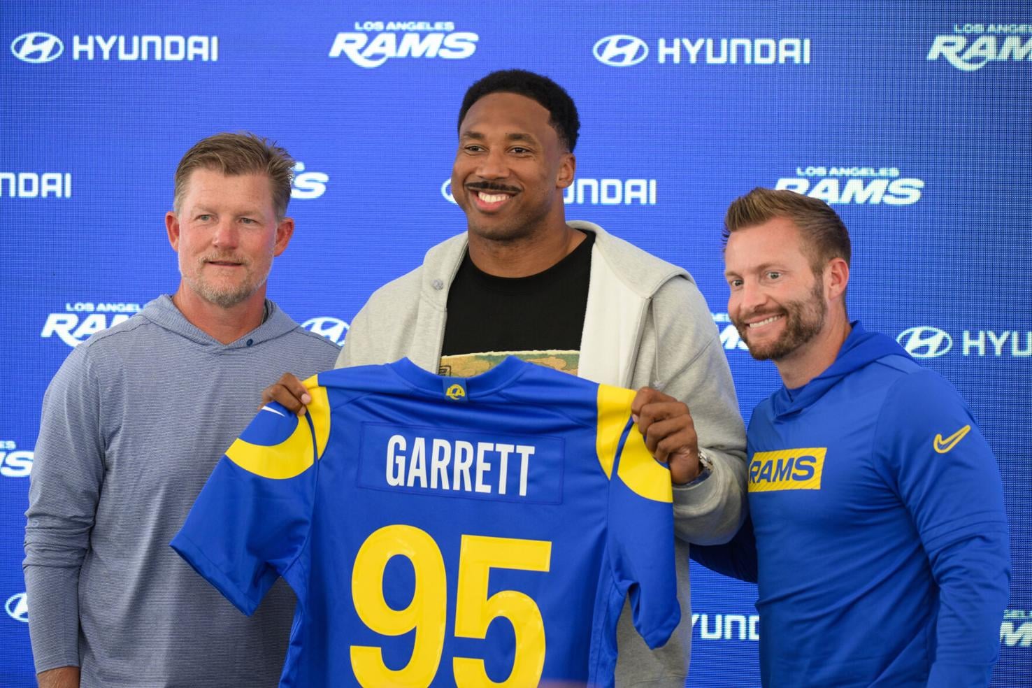 Sean McVay doesn't shoot down speculation on Aaron Donald returning to ...