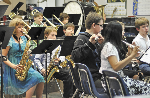Young performers play up the holidays with band and choir | News ...