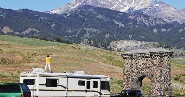 Government shutdown closes Yellowstone National Park, impacts economy ...