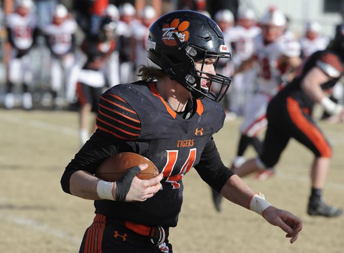 Manhattan football cruises to state championship berth | Prep Football ...