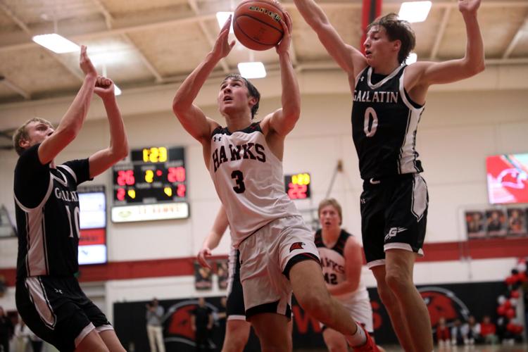 Bozeman boys stay undefeated, overcome foul trouble in win over ...