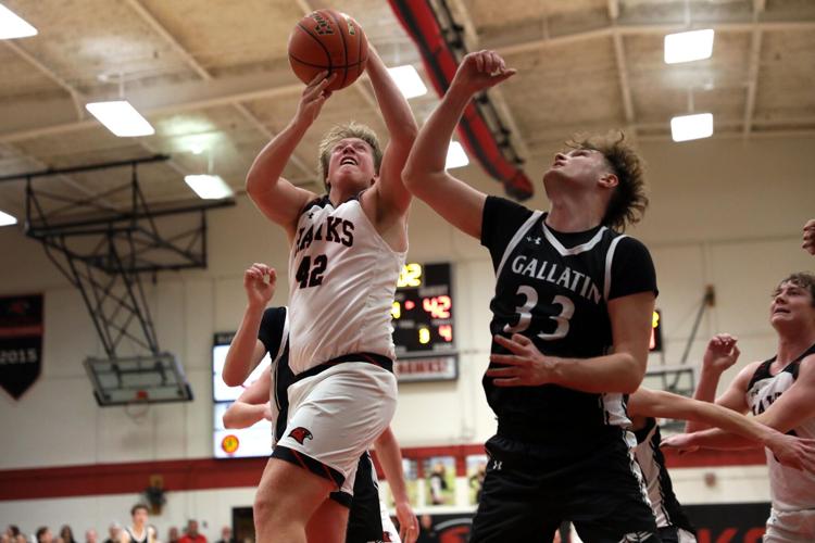 Bozeman boys stay undefeated, overcome foul trouble in win over ...