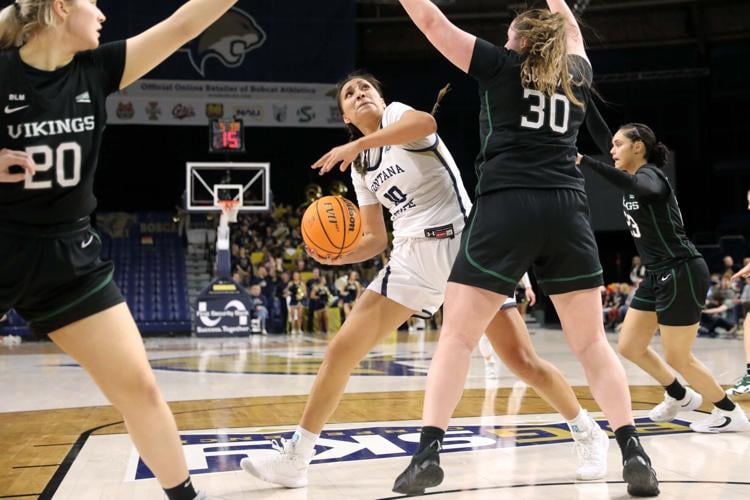 In first start at Montana State, Grace Beasley helps Bobcats to win ...