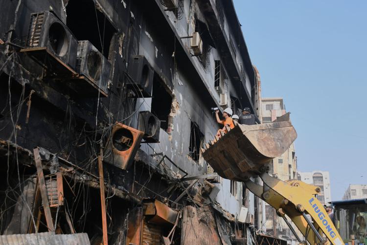 Rescuers race to recover bodies after massive Karachi shopping plaza ...