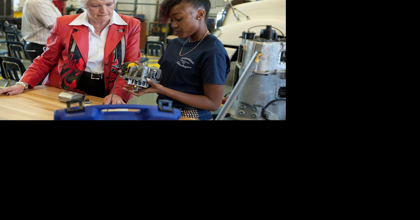 School board showcases programs at community fair