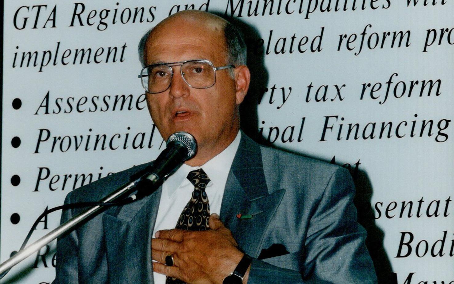 Peter Robertson, former Brampton mayor, dead at 86