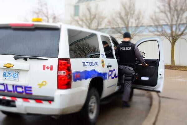 Gunpoint robbery at Brampton convenience store under investigation