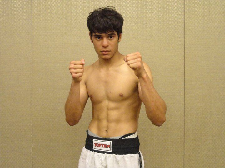 Khan claims boxing title