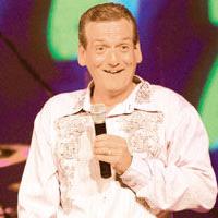 Comedian Riley to join VanBurch | Entertainment | bransontrilakesnews.com