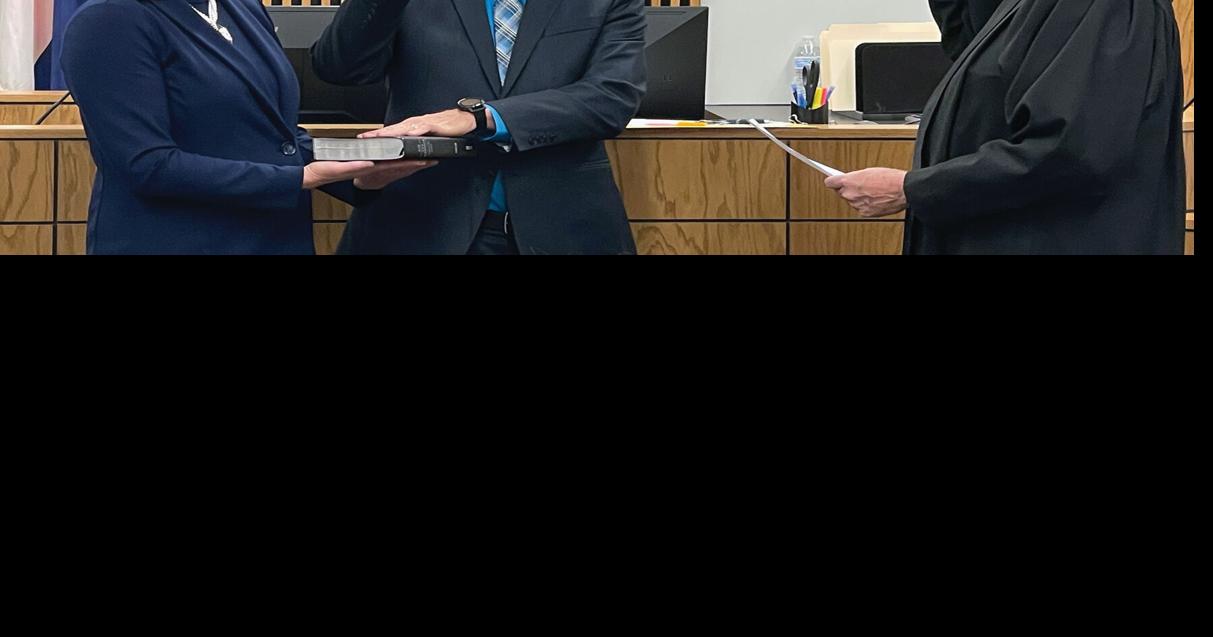 Selby sworn in as Stone County judge | Local News | bransontrilakesnews.com