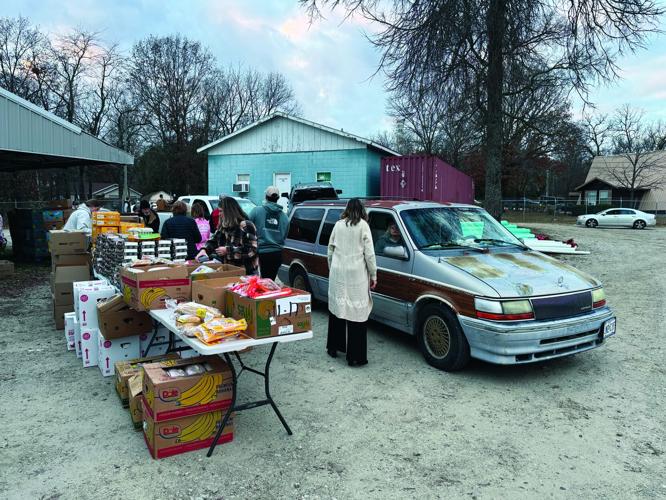 Hundreds receive items from Merriam Woods food distribution | Local ...