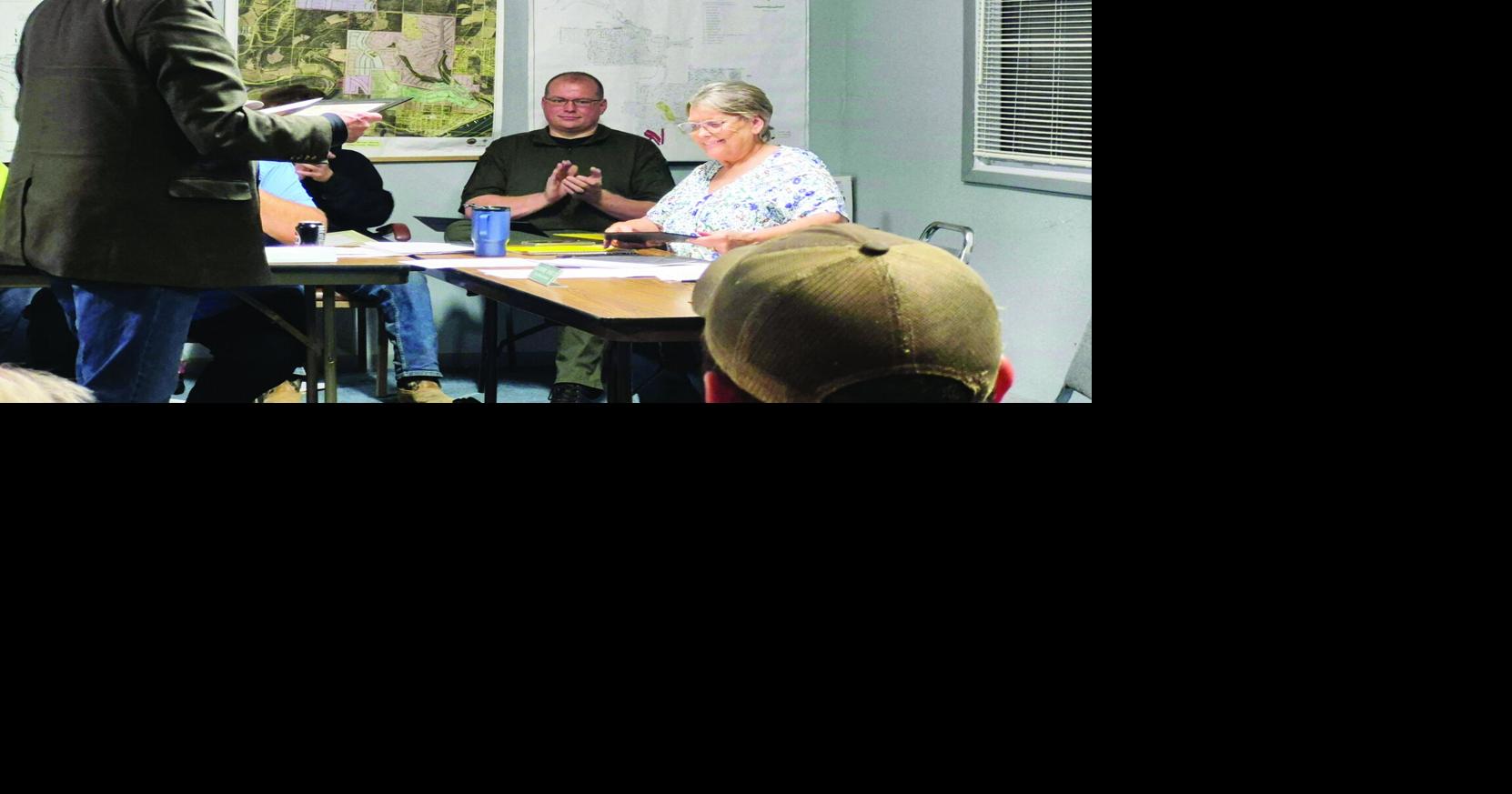 Merriam Woods recognizes excellence | Local News | bransontrilakesnews.com