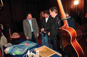 Baldknobbers donate to Museum of American History | Entertainment ...